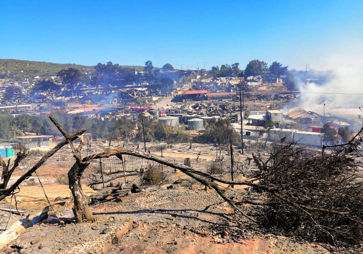 Huge fire destroys Europe's largest refugee camp